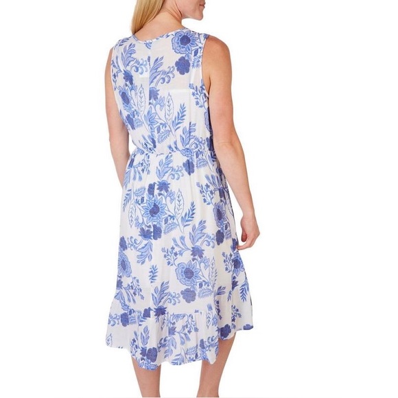 Mlle Gabrielle | Dresses | Mll Gabrielle Sleeveless Dress Features A ...